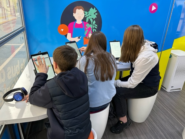 Le Bus de l’orientation au collège Lucien Gachon de Cunlhat | Académie ...