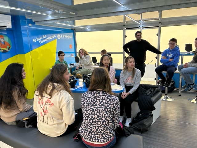 Le Bus de l’orientation au collège Lucien Gachon de Cunlhat | Académie ...